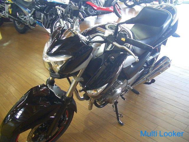 Suzuki GSR250 (black) Ama - multilooker