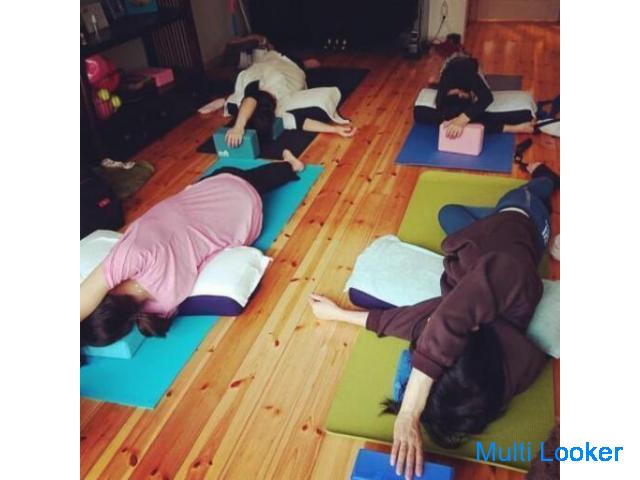 Small group yoga class in Ota Ward AZ YOGA Beginners, seniors and ...